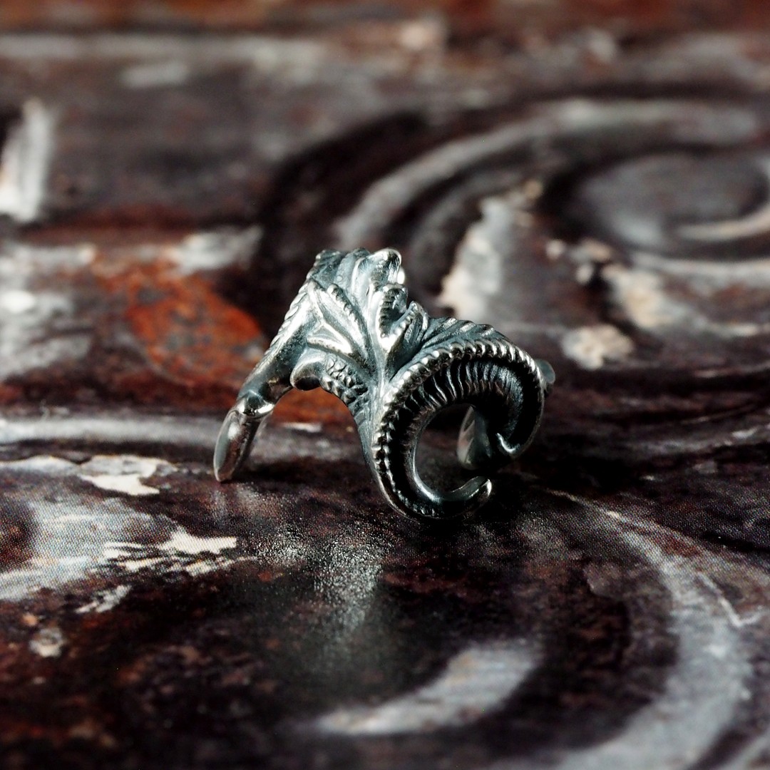 Demon's Tail｜ANGELS & DEMONS - Ear Cuff - Collection｜Guardia - シルバー ...